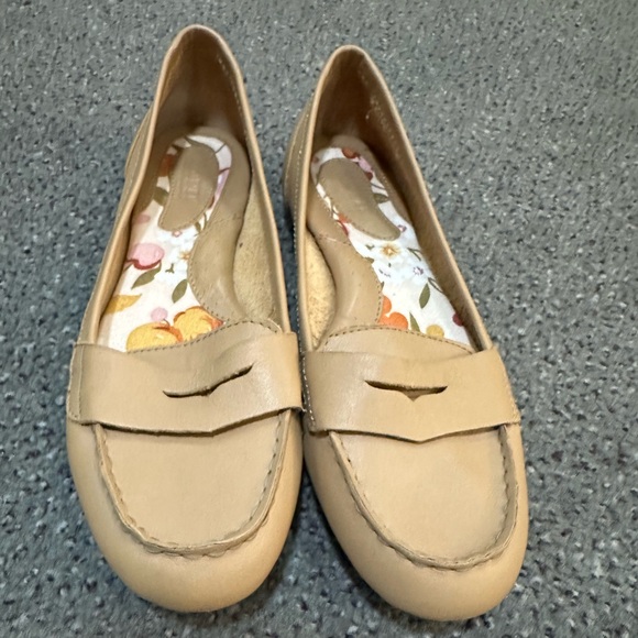 Born | Shoes | Born Loafers Cream Colored Womens 85 | Poshmark